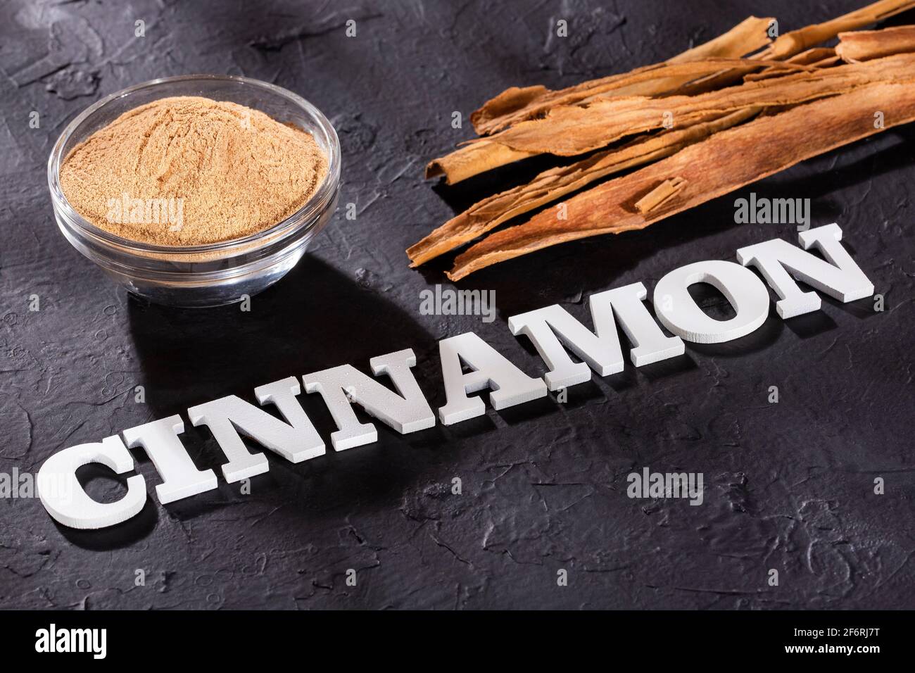 Cinnamomum verum cinnamon hi-res stock photography and images - Alamy