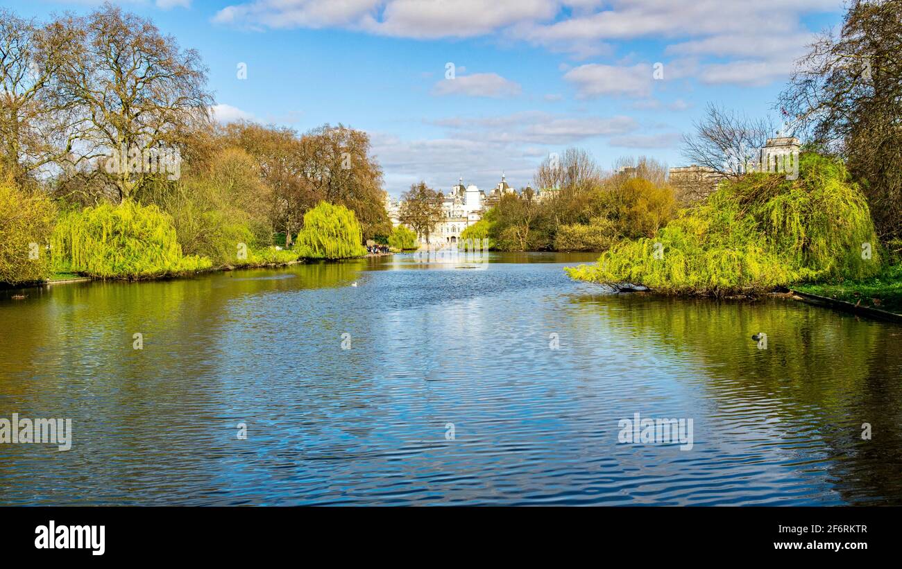 Sunny spring landscape of St James’ Lake in St James Park, London, with ...