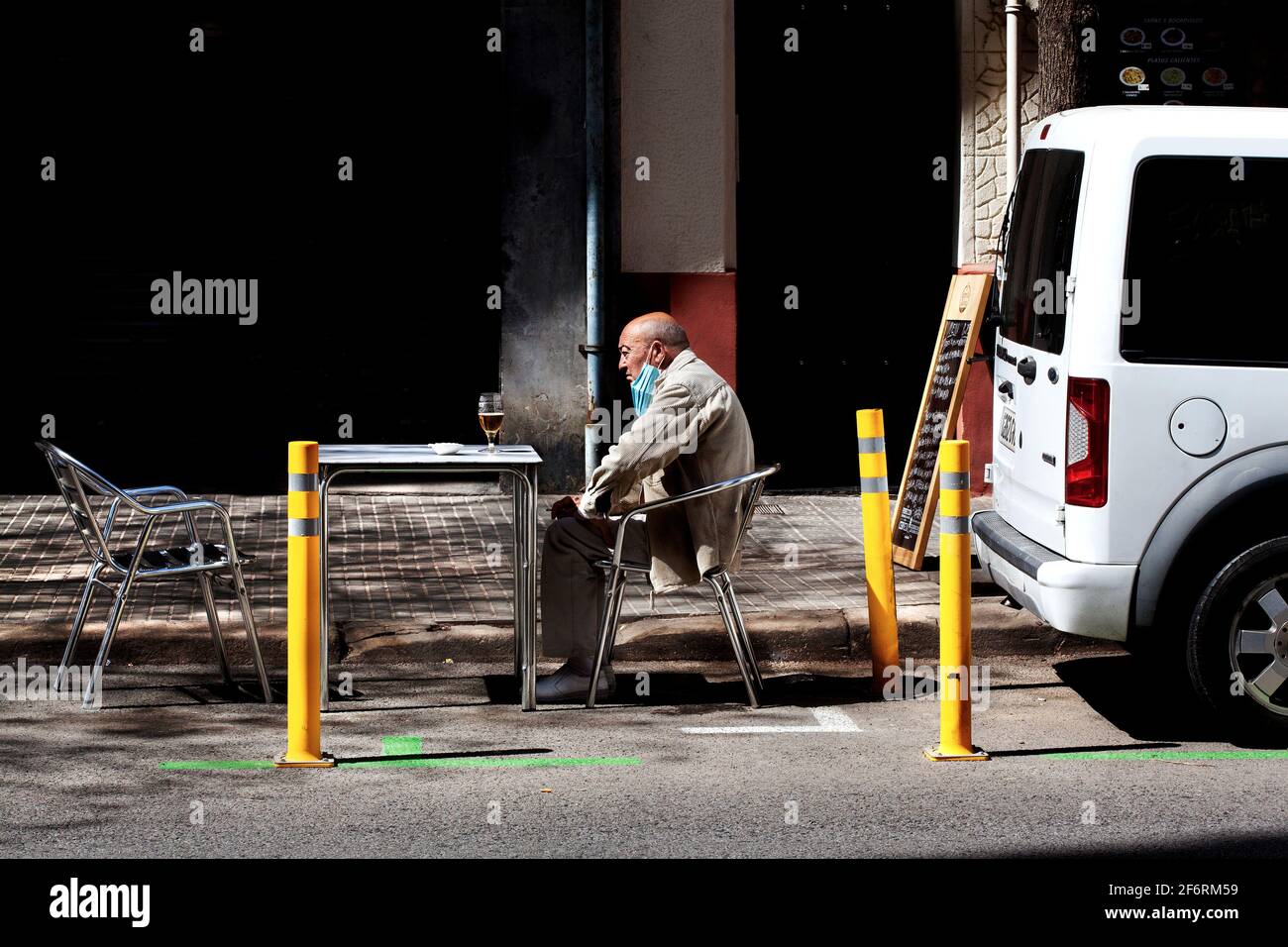 Squashed man hi-res stock photography and images - Alamy