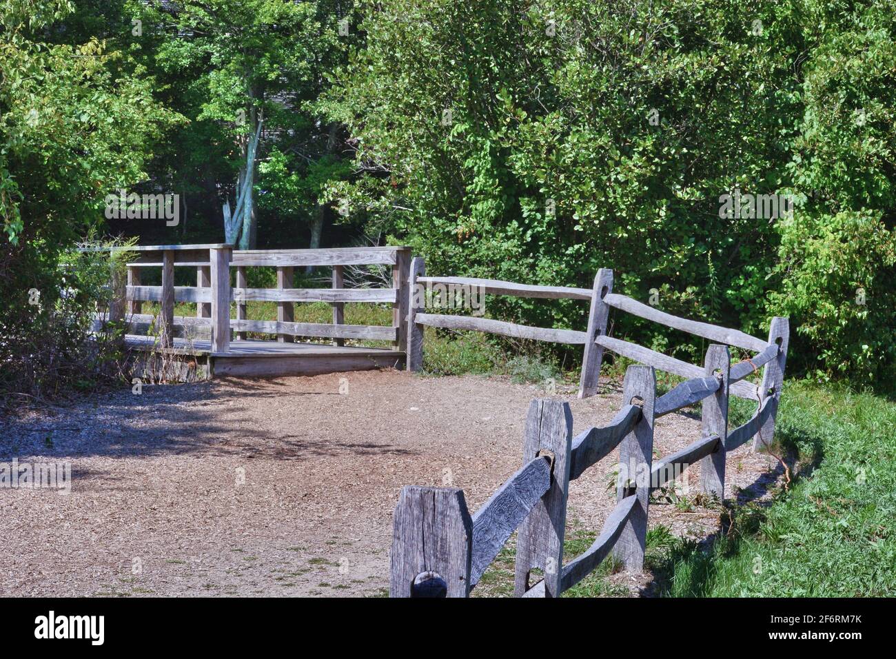 Green railed fence hi-res stock photography and images - Alamy