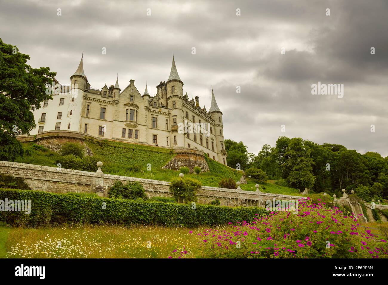 Dunrobin castle and gardens hi-res stock photography and images - Alamy