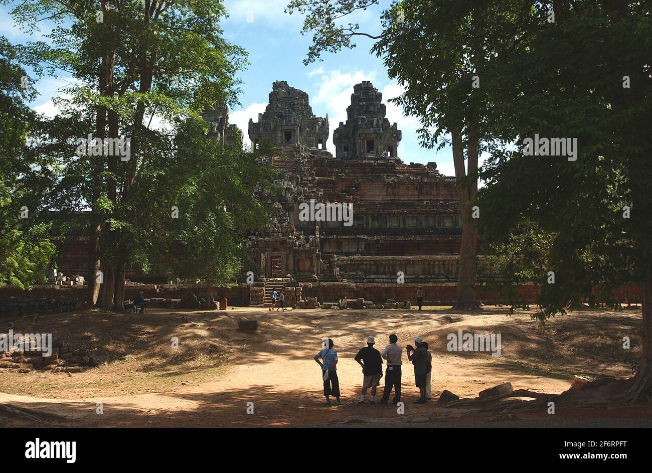 CAMBODIA MAY 2005 TA KEO THE TEMPLE OF TA KEO PIC MIKE WALKER Stock ...