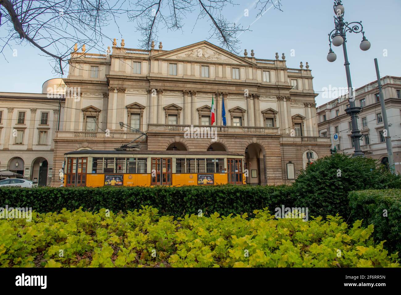 World renowned opera house hi-res stock photography and images - Alamy