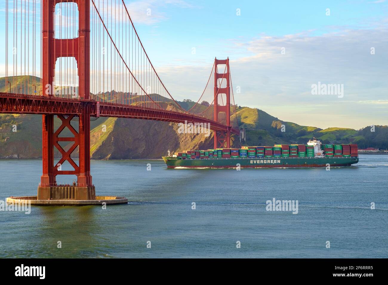 Container ship golden gate bridge hi-res stock photography and images ...