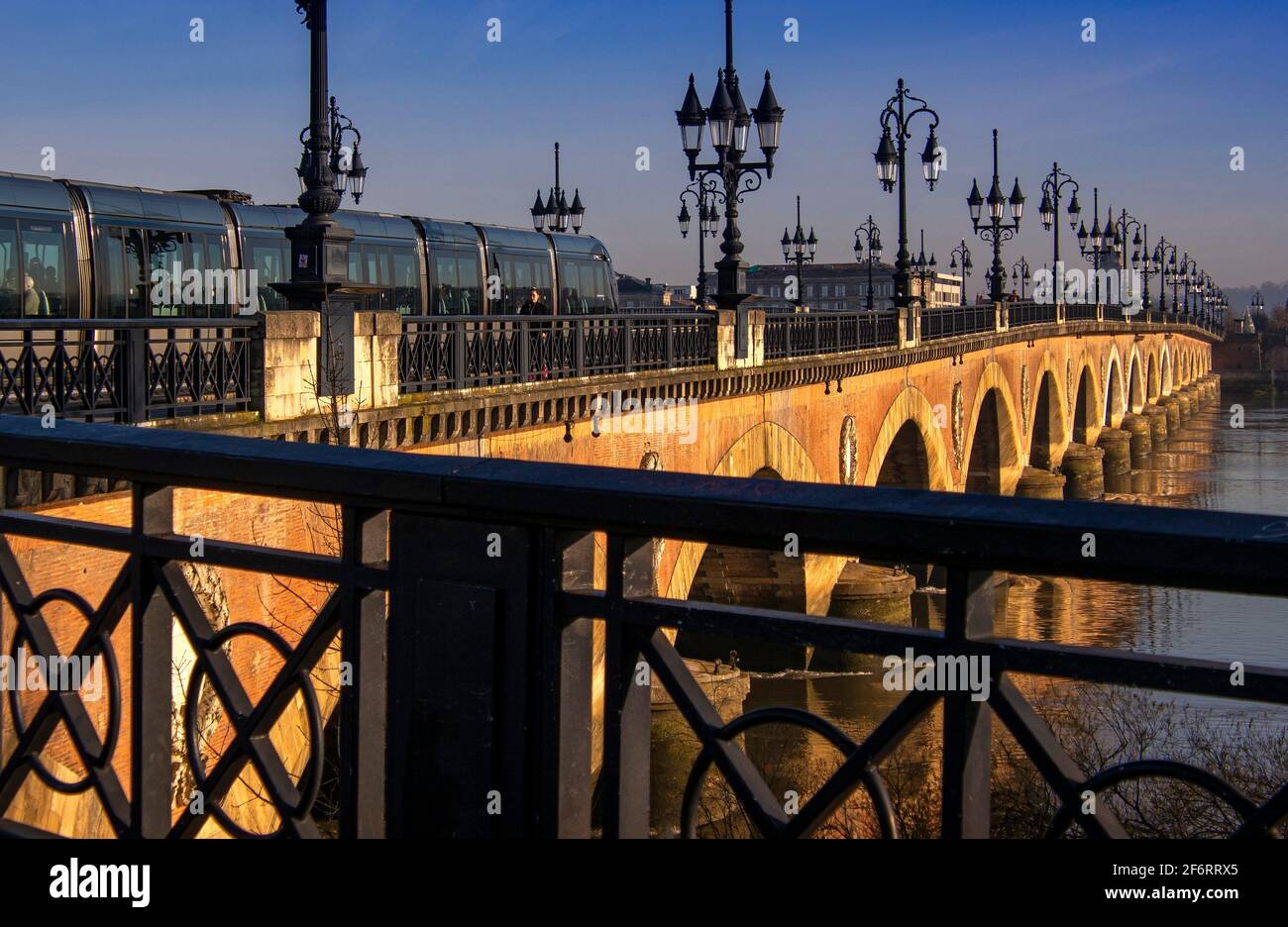 Nouvelle construction de pont hi-res stock photography and images - Alamy