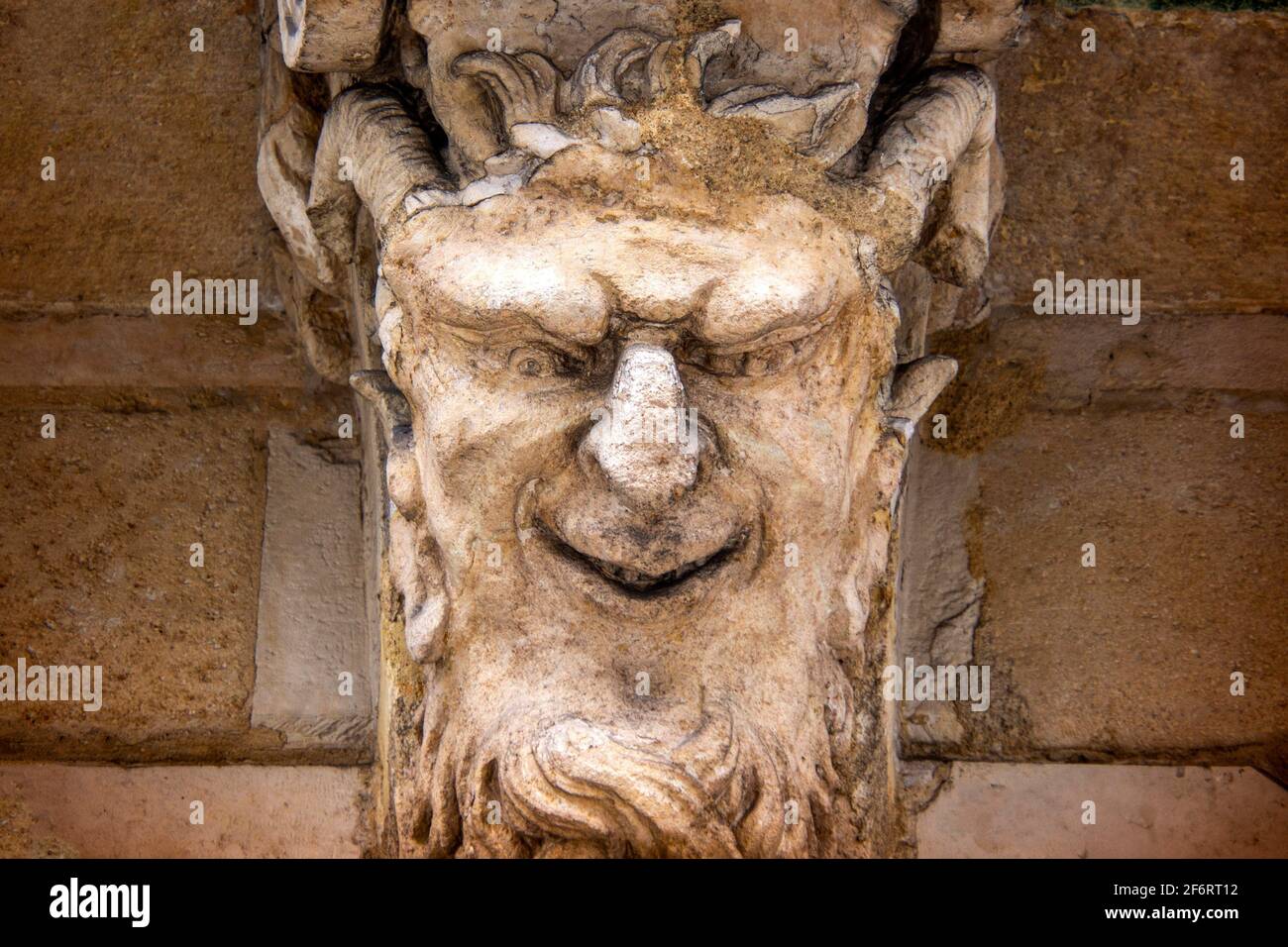 Mascaron cours hi-res stock photography and images - Alamy