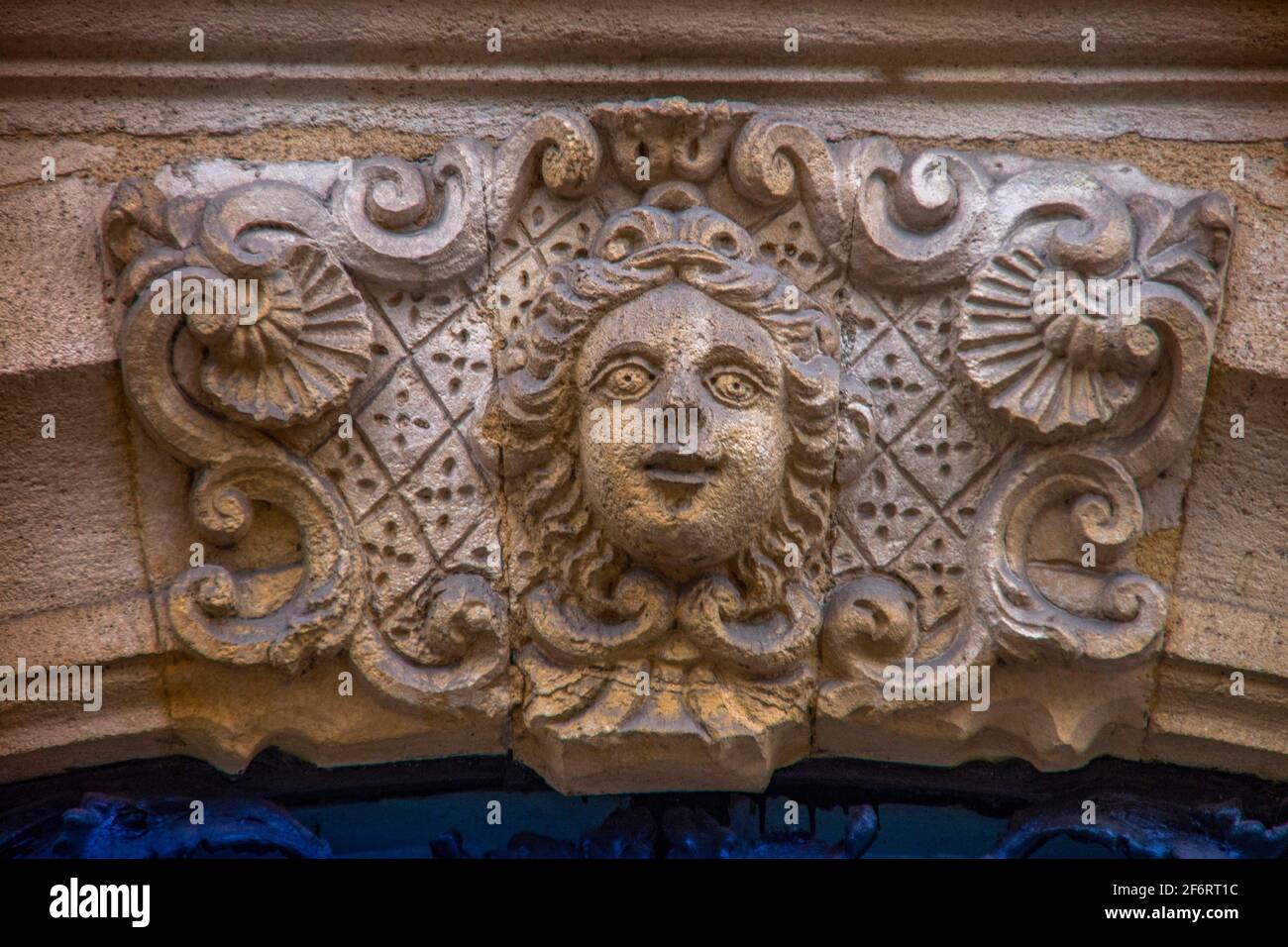 Mascaron cours hi-res stock photography and images - Alamy