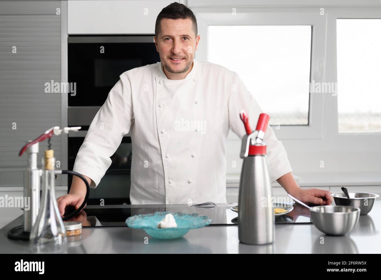 Kitchen counter chef cook hi-res stock photography and images - Alamy