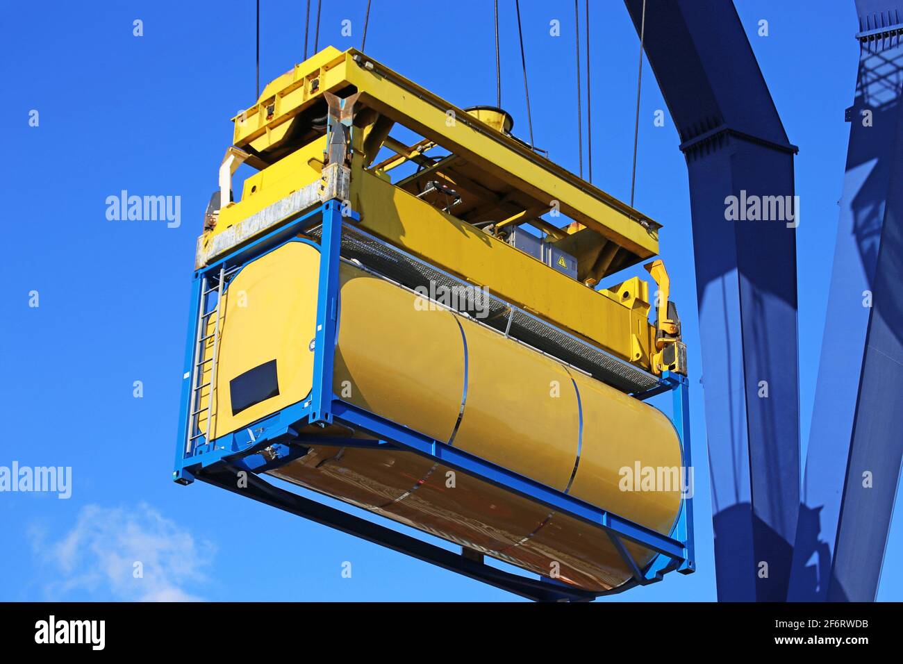 Blue shipping container hi-res stock photography and images - Alamy