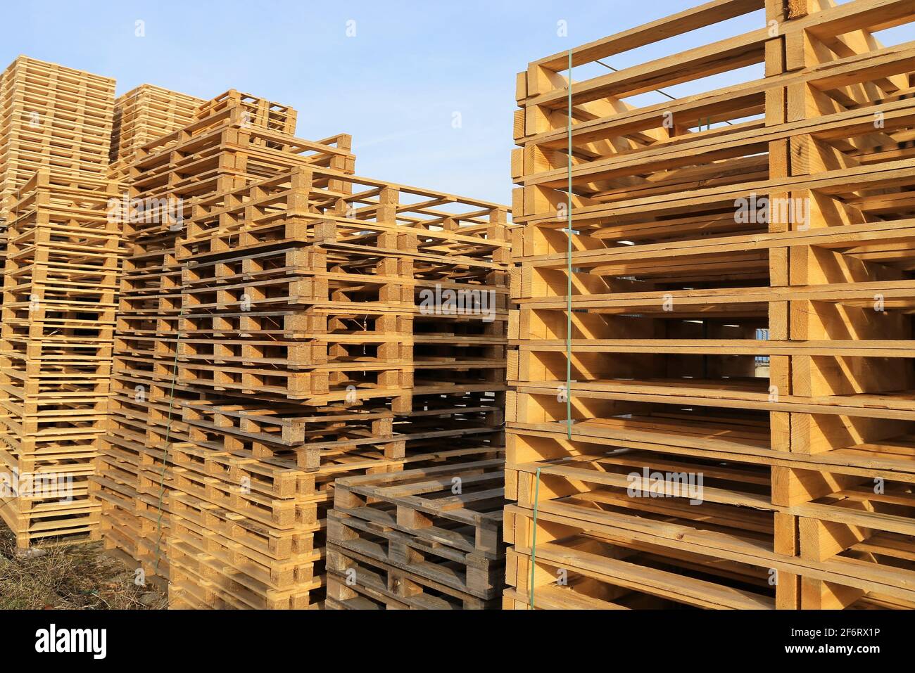 One Way Pallets High Resolution Stock Photography and Images - Alamy