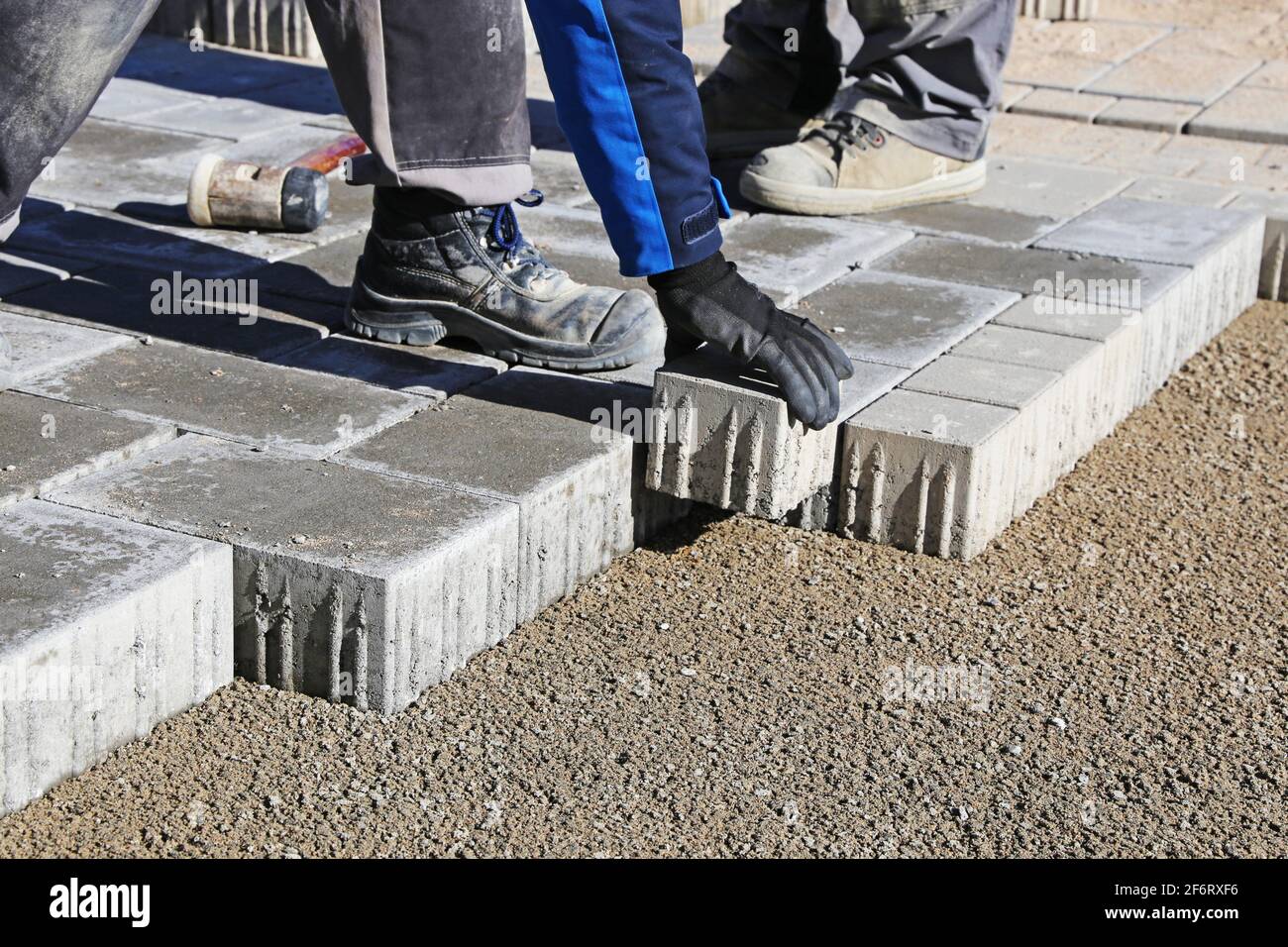 Worker laying stone hi-res stock photography and images - Alamy