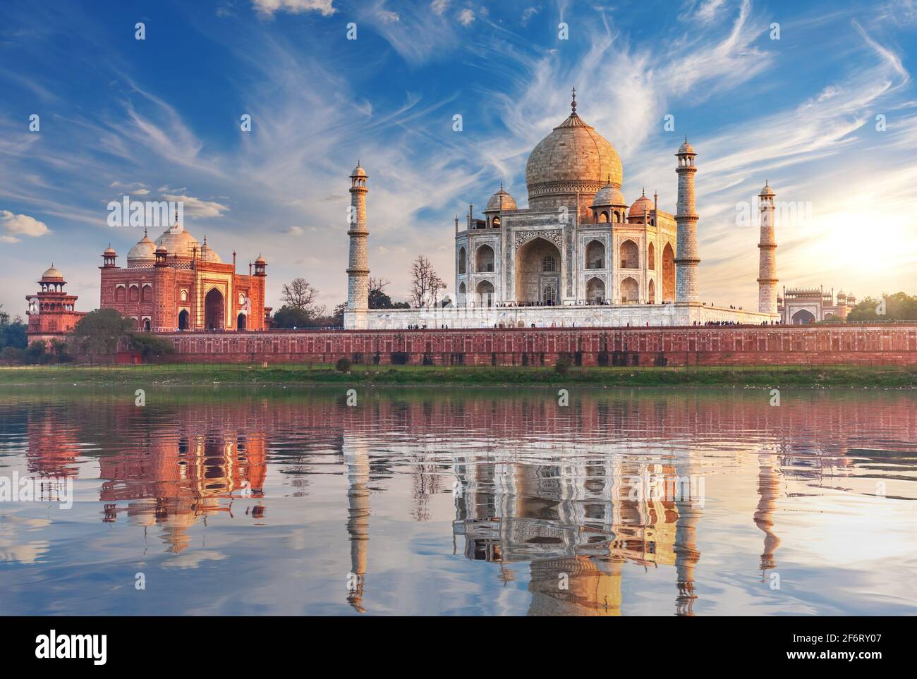 Rear view of taj mahal hi-res stock photography and images - Alamy