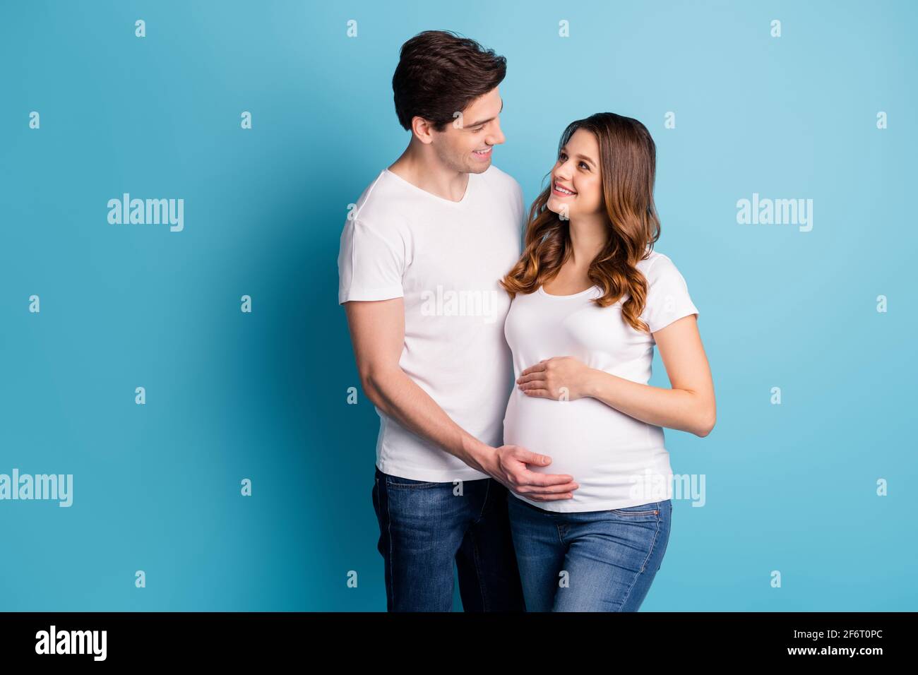 Photo of cheerful sweet pretty adorable couple expecting child arm hand ...