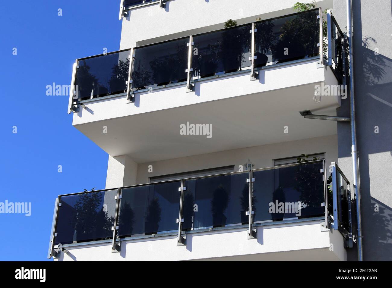 New modern glass balcony railing Stock Photo - Alamy