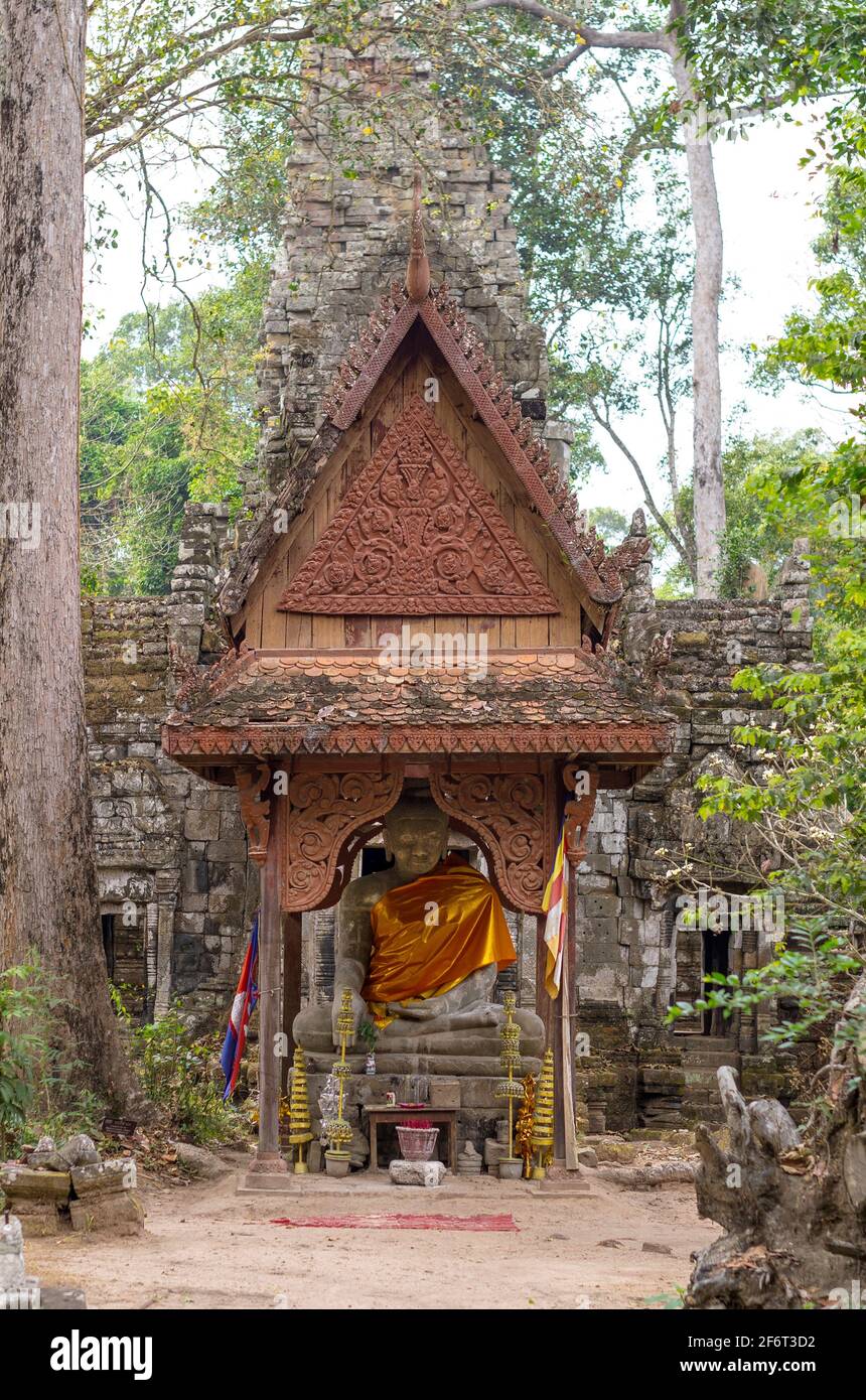 Buddhist altar hi-res stock photography and images - Alamy
