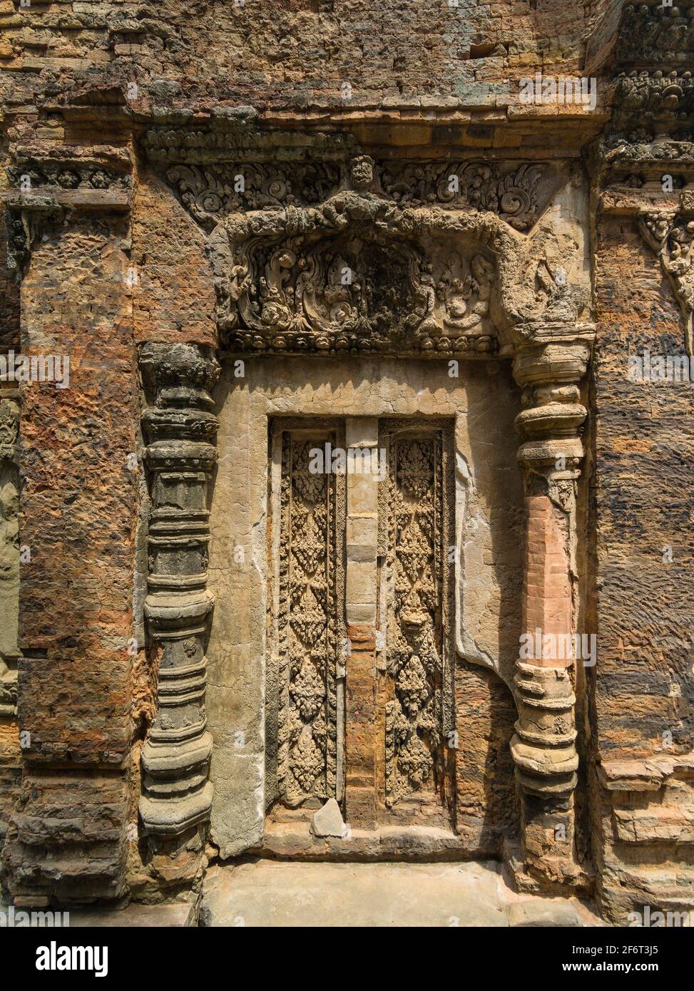 Preah ko temple hi-res stock photography and images - Alamy