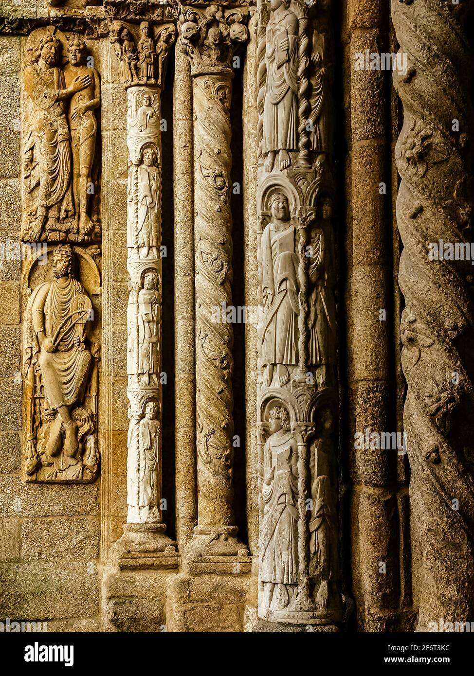 Romanesque sculptures hi-res stock photography and images - Alamy