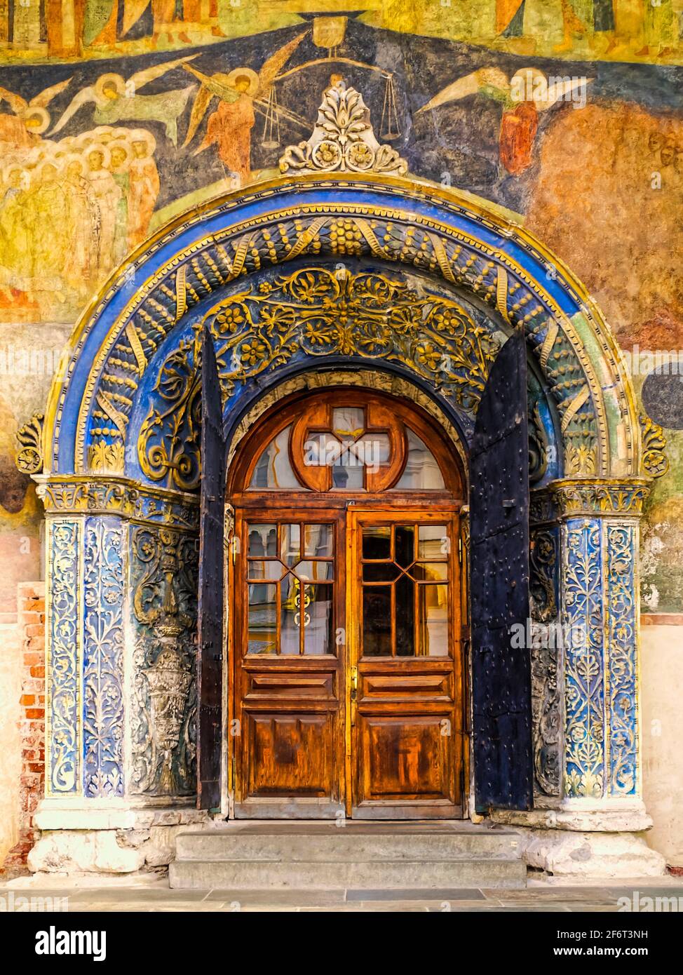 Russian man at door hi-res stock photography and images - Alamy