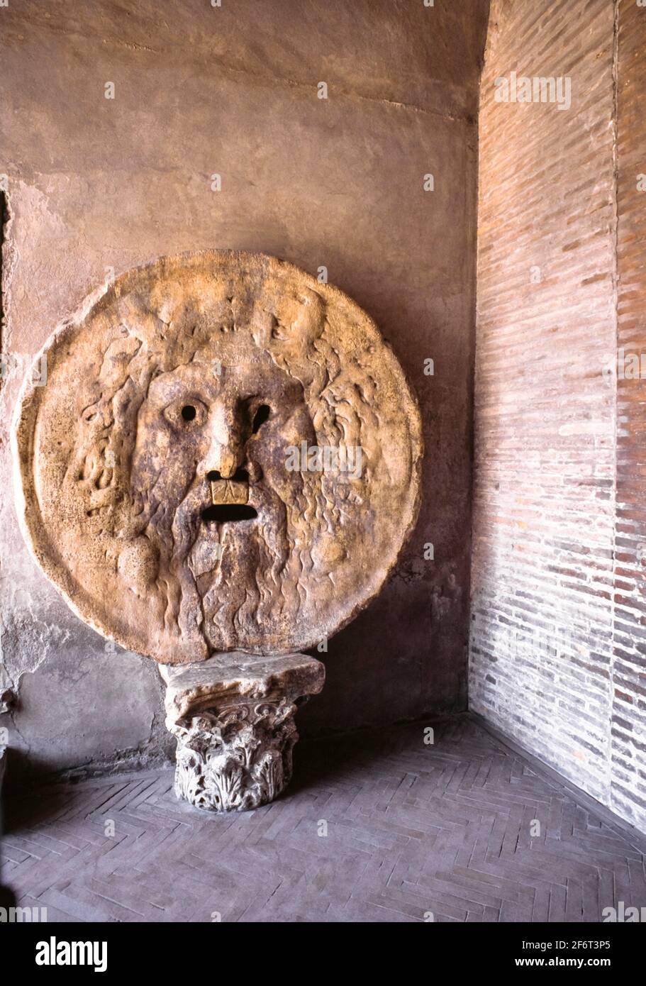 Italy no mask hi-res stock photography and images - Alamy