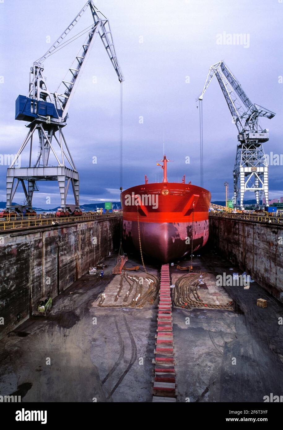 Shipyard people hi-res stock photography and images - Alamy