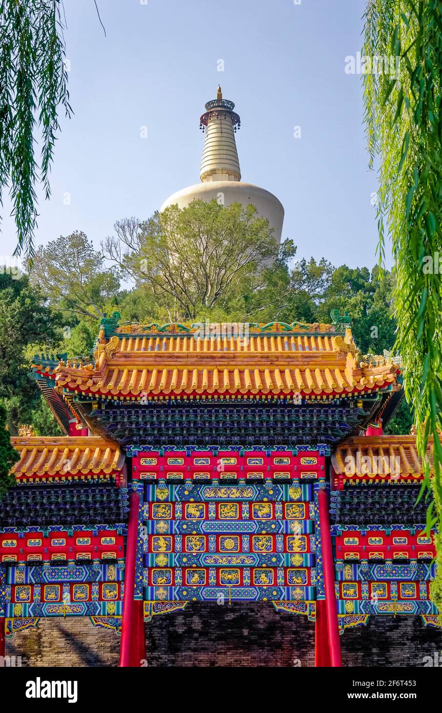 Gate. Beijai Park. Beijing. China Stock Photo - Alamy