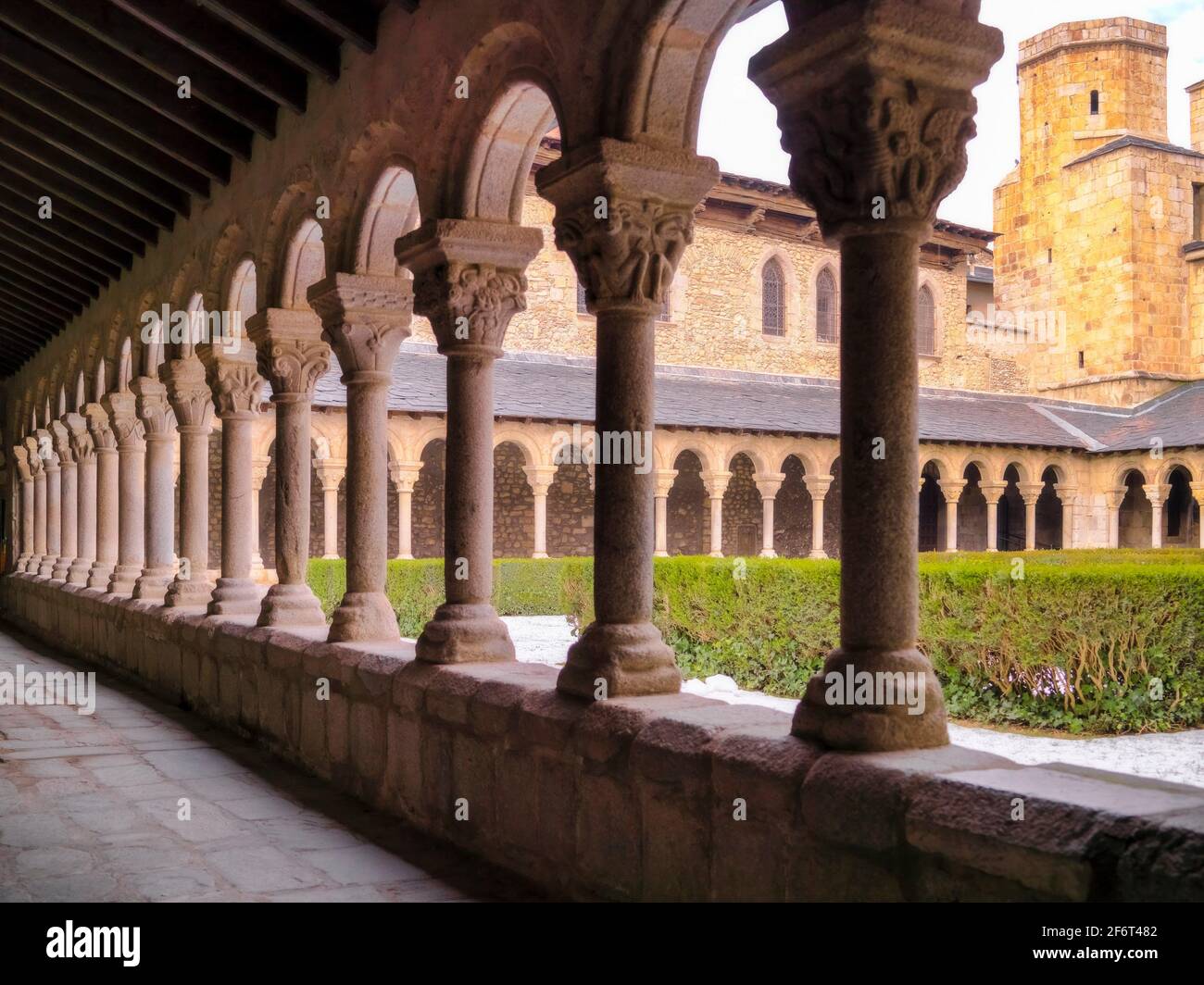 Romanesque cloister hi-res stock photography and images - Alamy