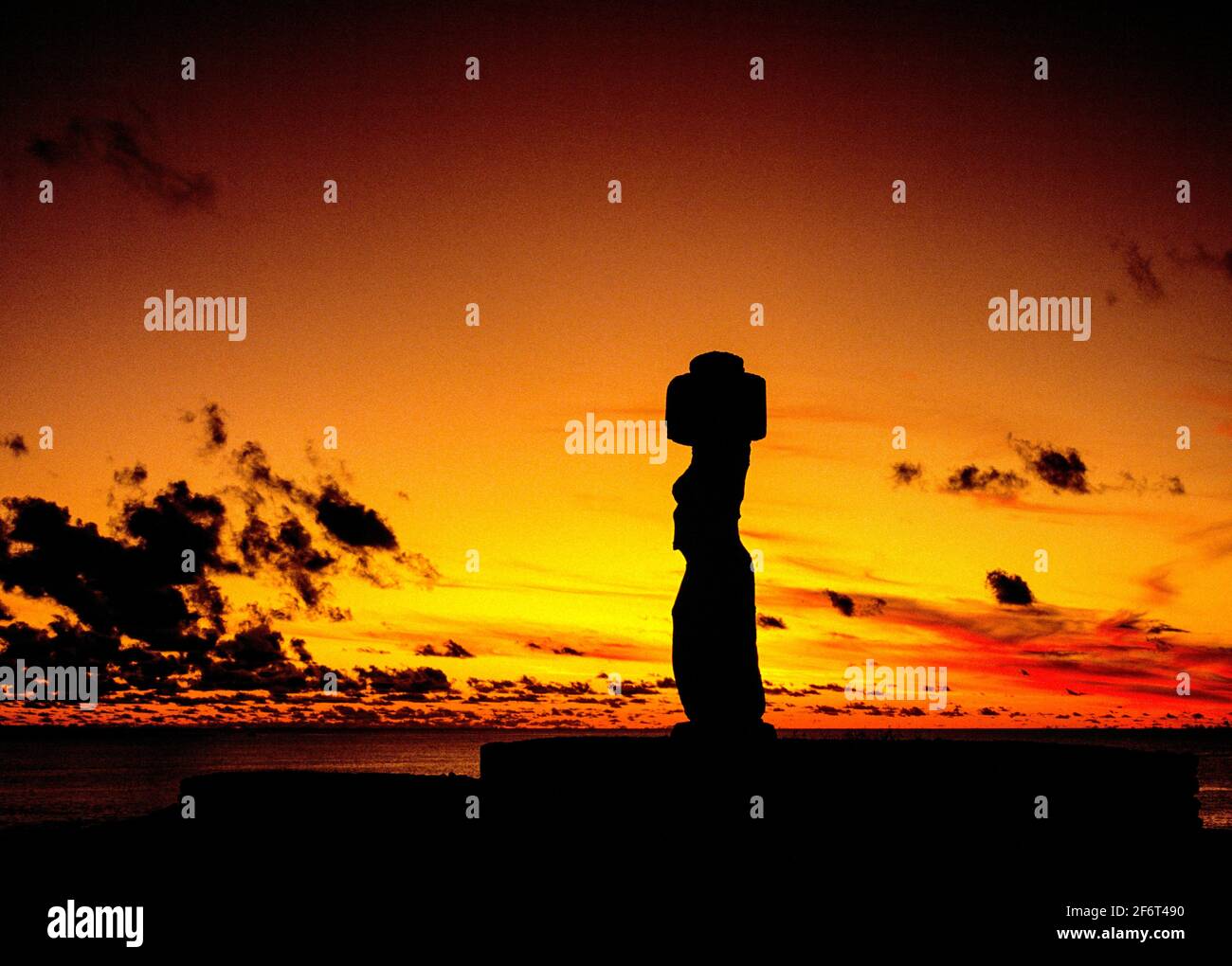 Easter island moai hi-res stock photography and images - Alamy