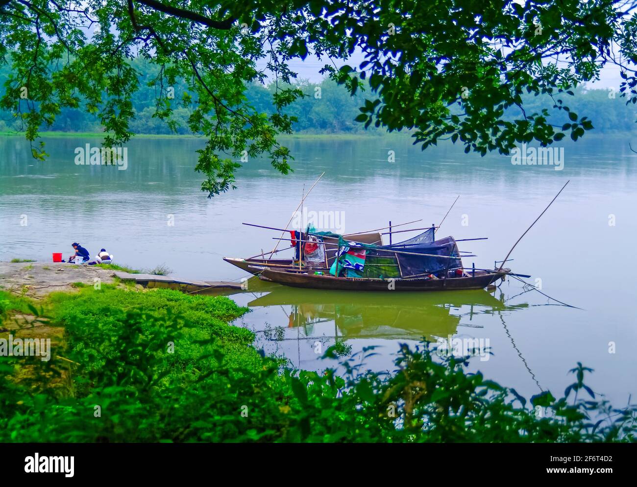 China river boat hi-res stock photography and images - Alamy