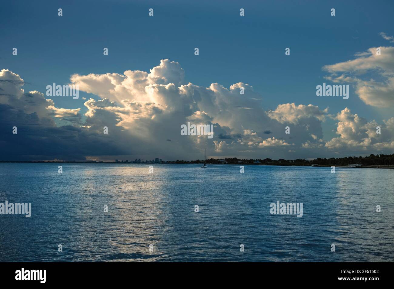 Stromy sea hi-res stock photography and images - Alamy