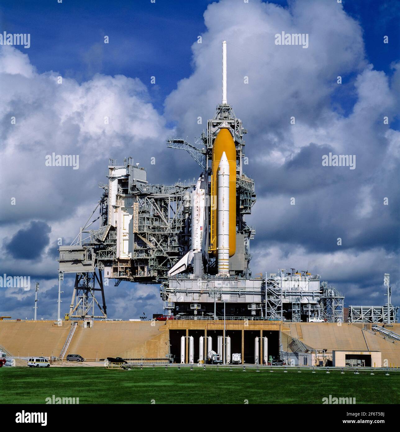 Nasa discovery shuttle hi-res stock photography and images - Alamy