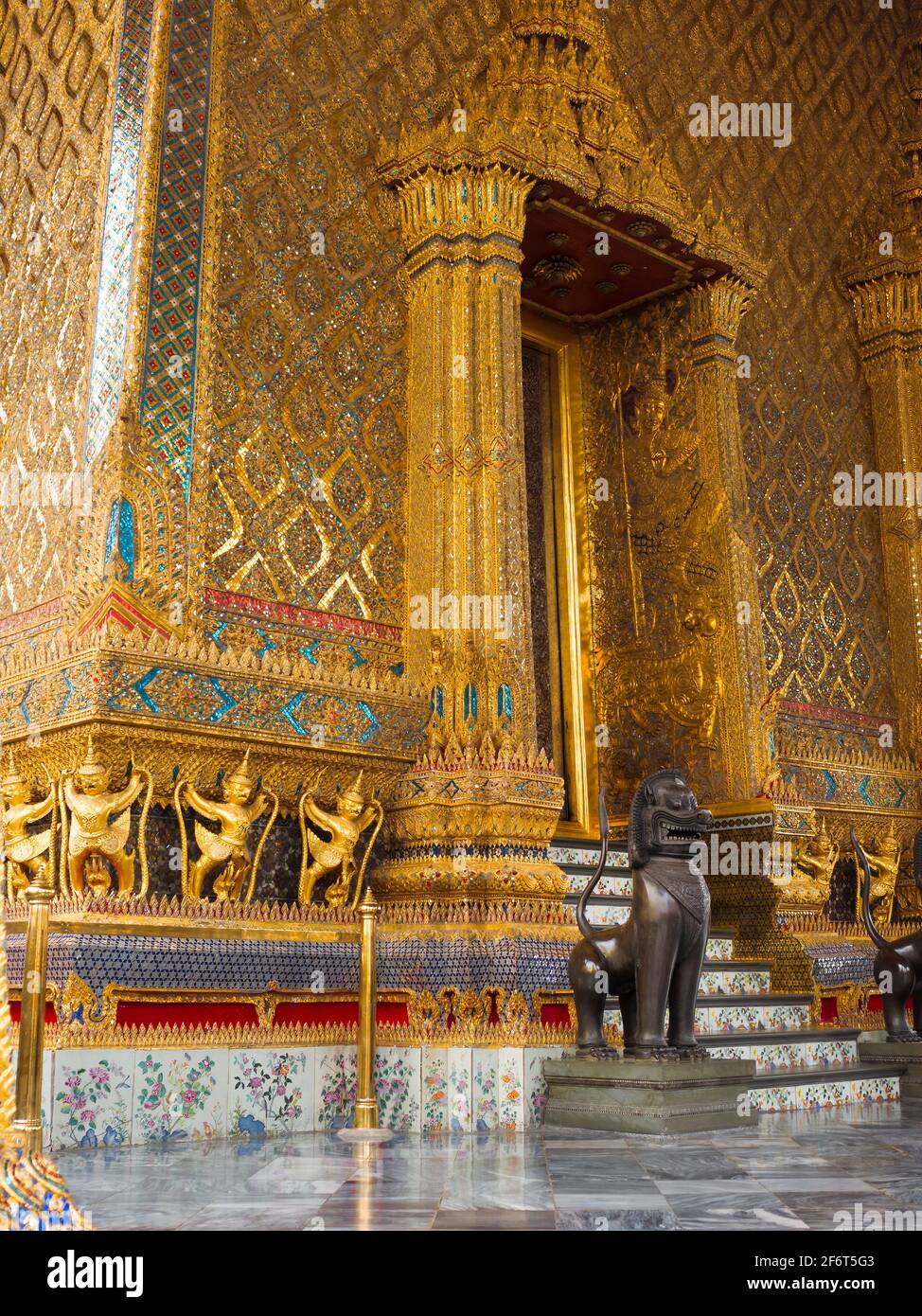 Thailand royal decoration hi-res stock photography and images - Alamy