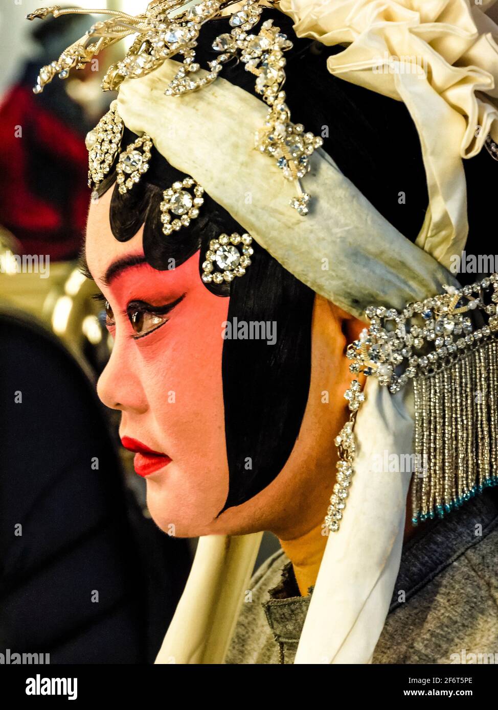 Chinese opera singer hi-res stock photography and images - Alamy