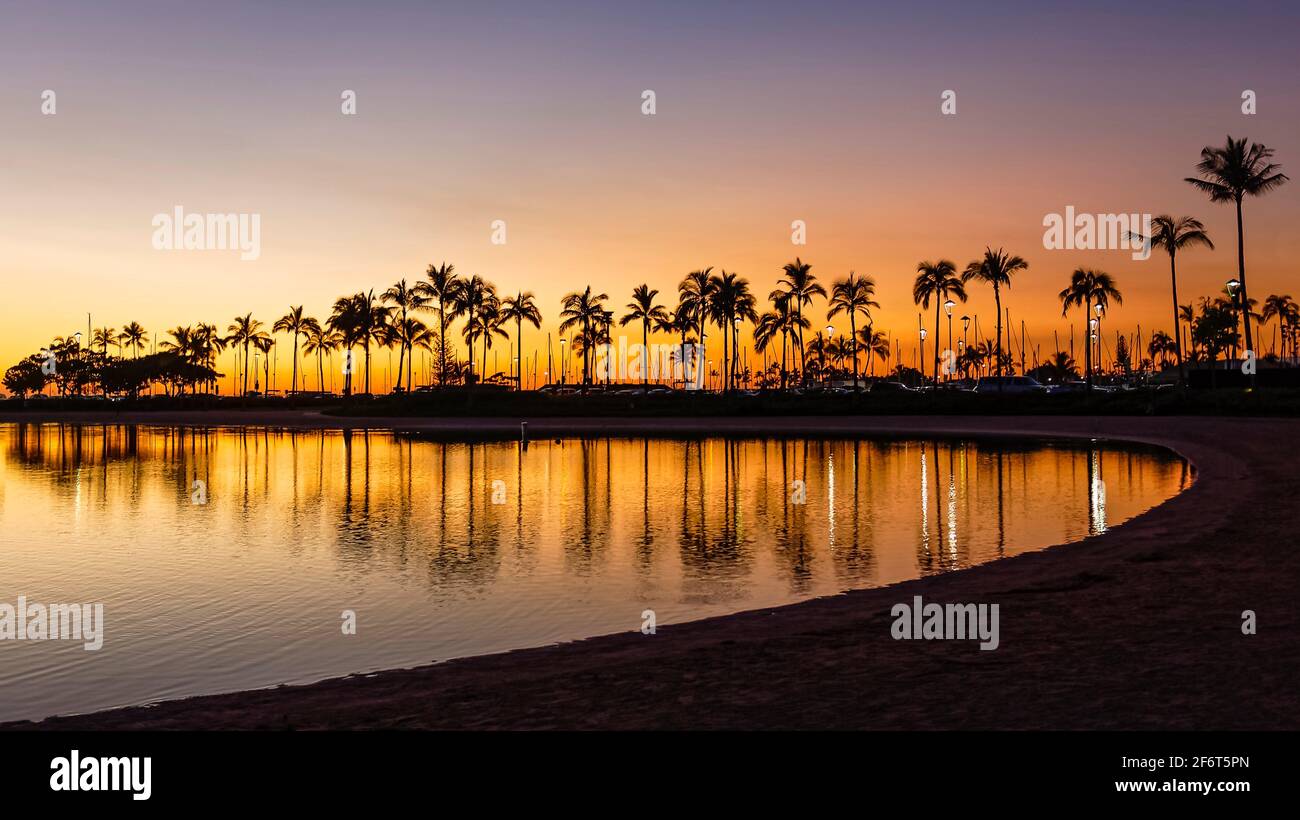Hawaii beach sunset hi-res stock photography and images - Alamy