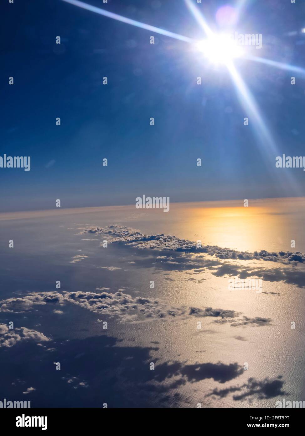 Cloud and ocean hi-res stock photography and images - Alamy