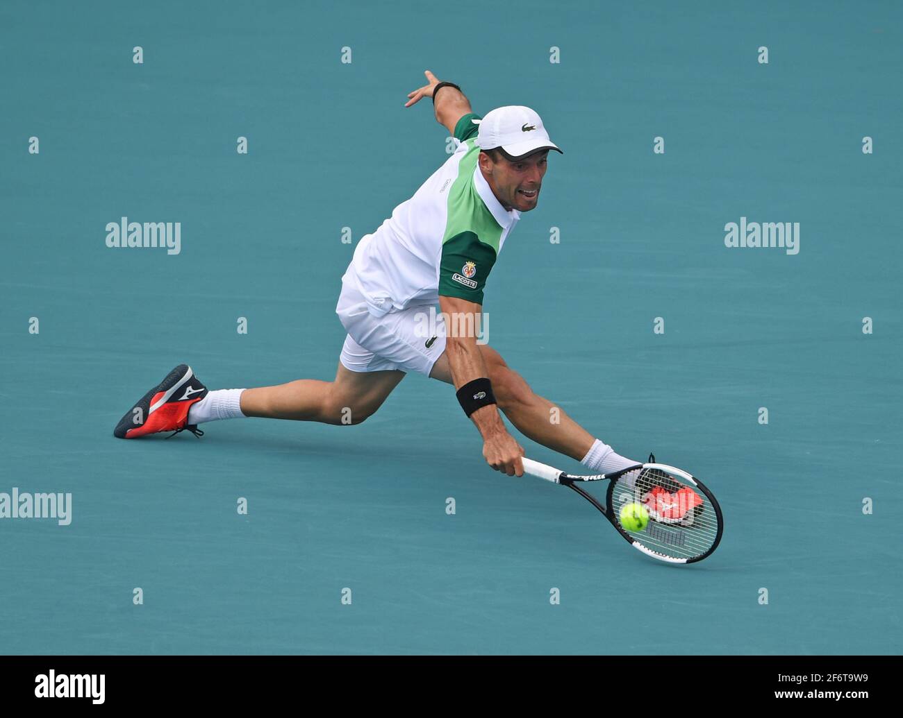 Miami Gardens, FL, USA. 02nd Apr, 2021. Jannik Sinner Vs Roberto ...