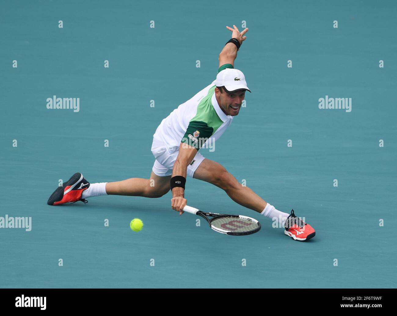 Miami Gardens, FL, USA. 02nd Apr, 2021. Jannik Sinner Vs Roberto ...
