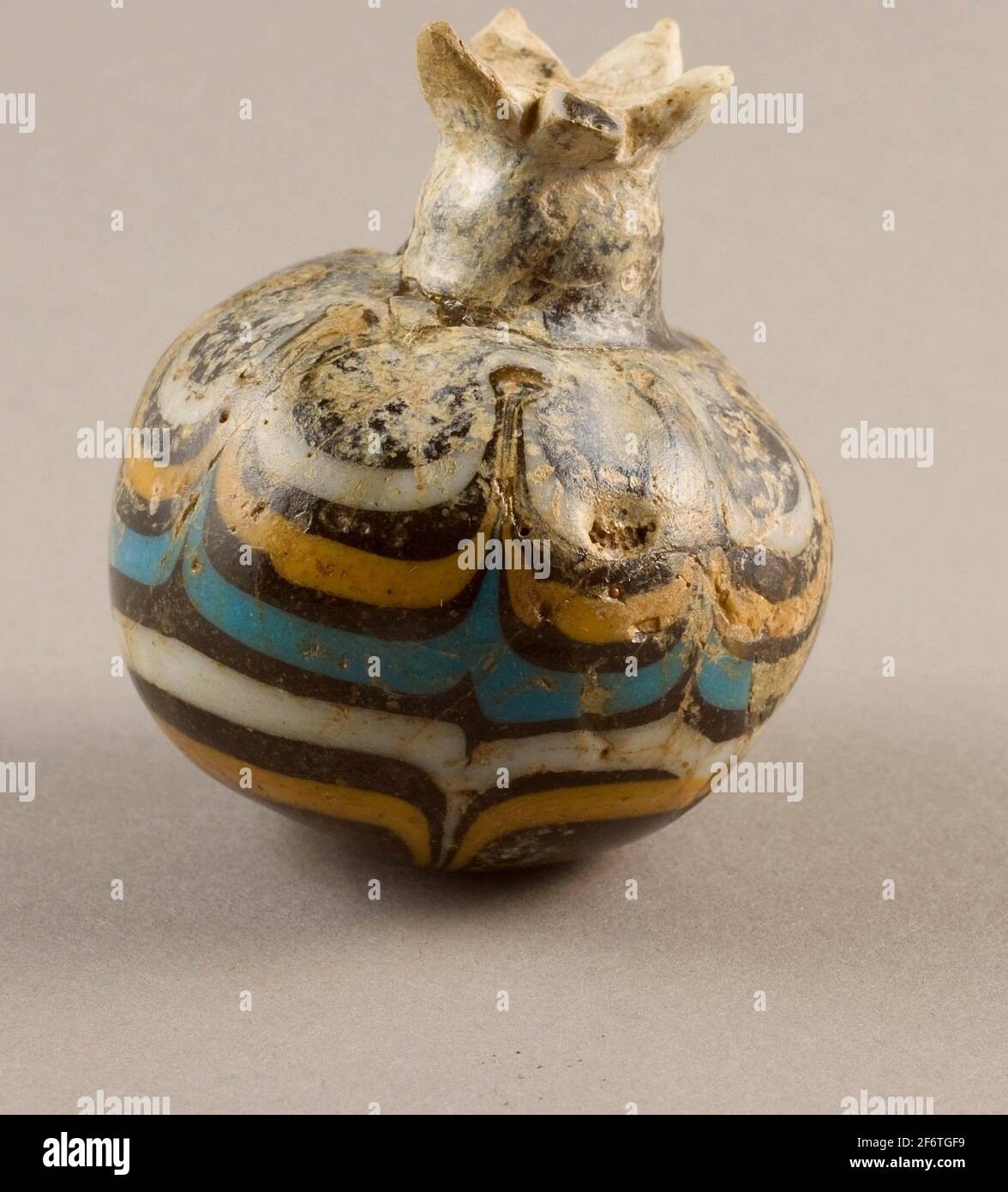 Egyptian glass vase hi-res stock photography and images - Alamy