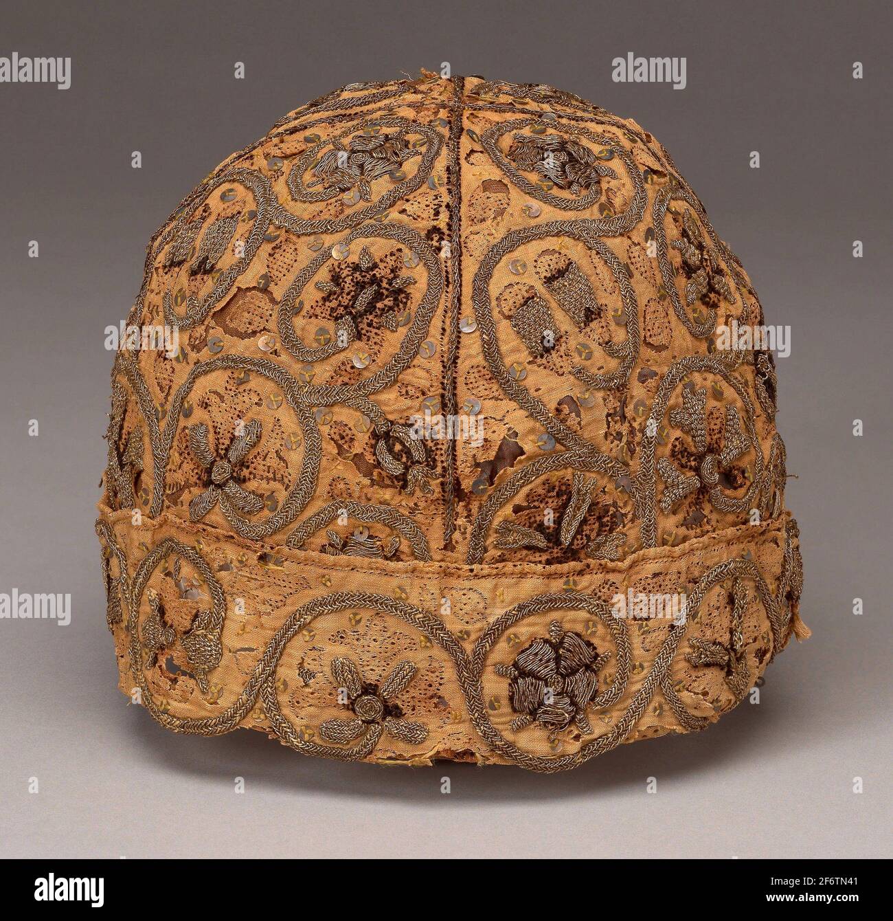 Silk with gold thread hi-res stock photography and images - Alamy