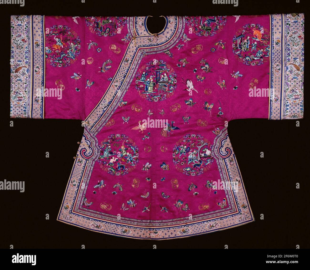 Chinese silk robe hi-res stock photography and images - Alamy