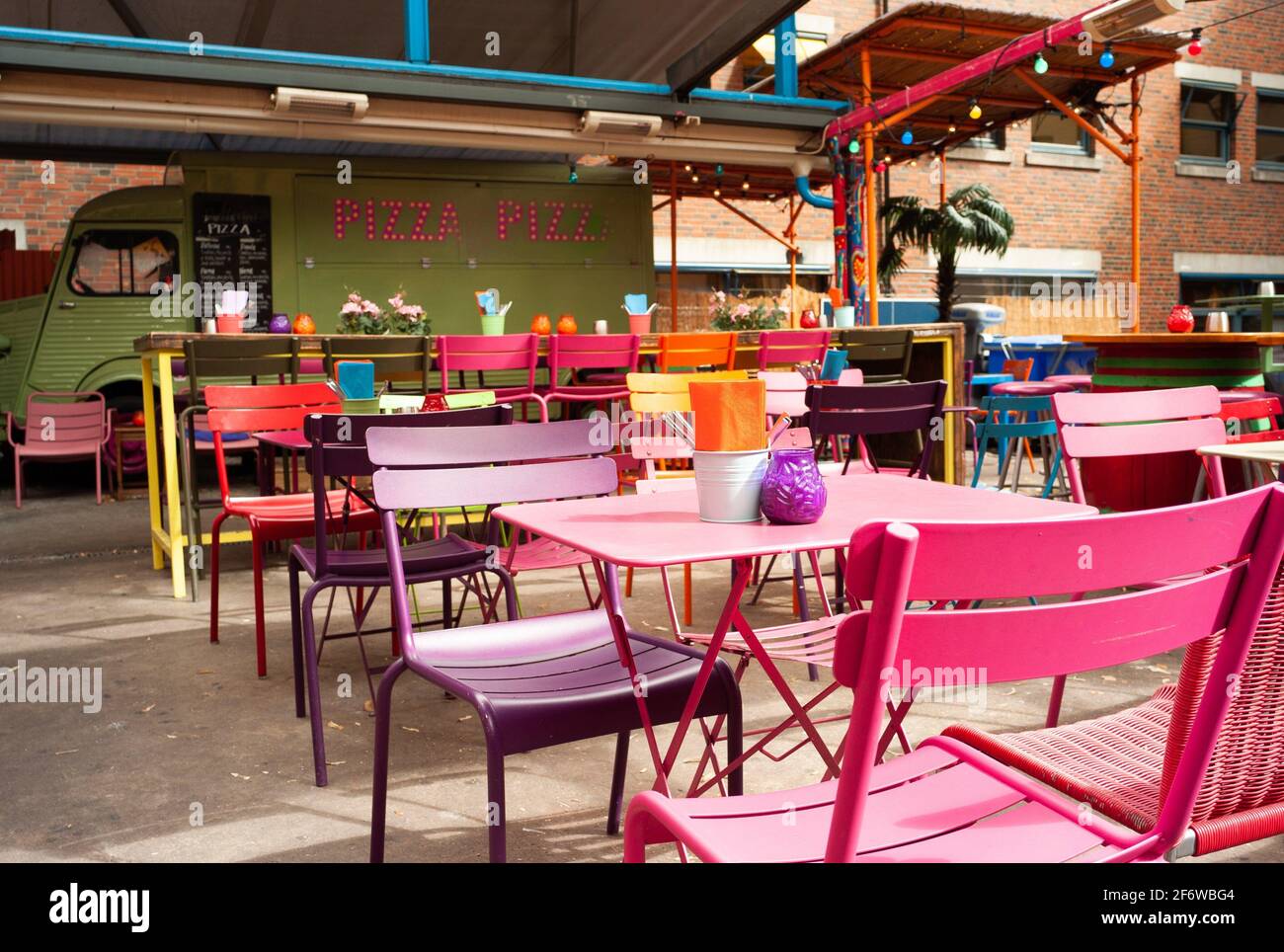 Pink cafe hi-res stock photography and images - Alamy