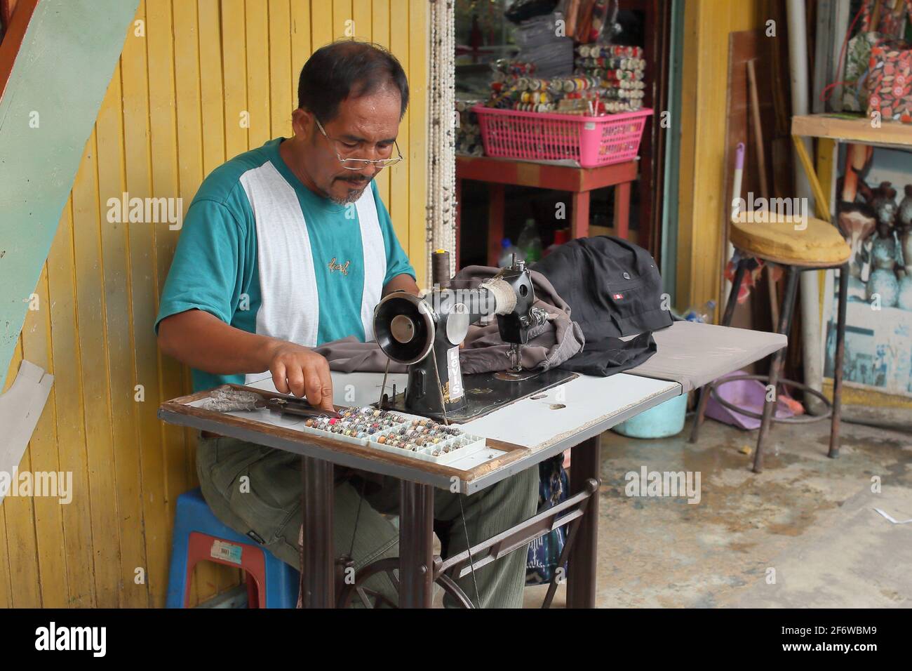 Philippine tailor hi-res stock photography and images - Alamy