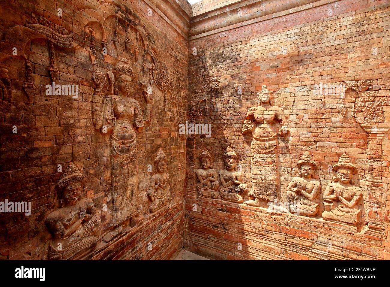 Wat cambodia archaeology bas relief hi-res stock photography and images ...