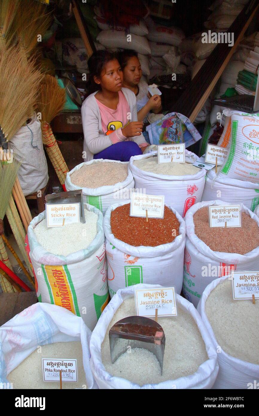 Man selling rice hi-res stock photography and images - Alamy