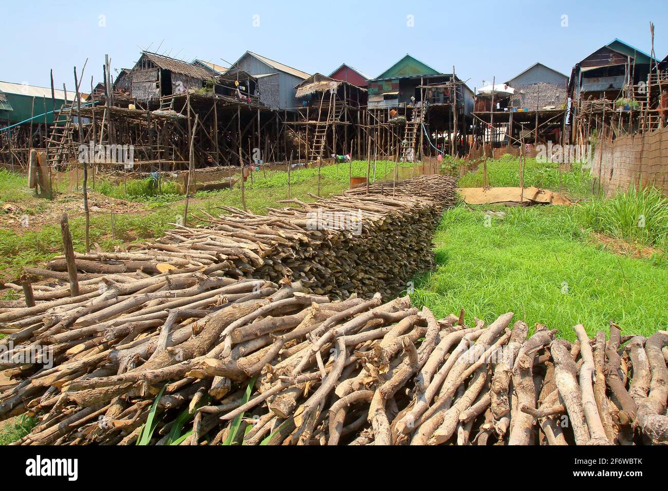 Cambodia floating house dry hi-res stock photography and images - Alamy
