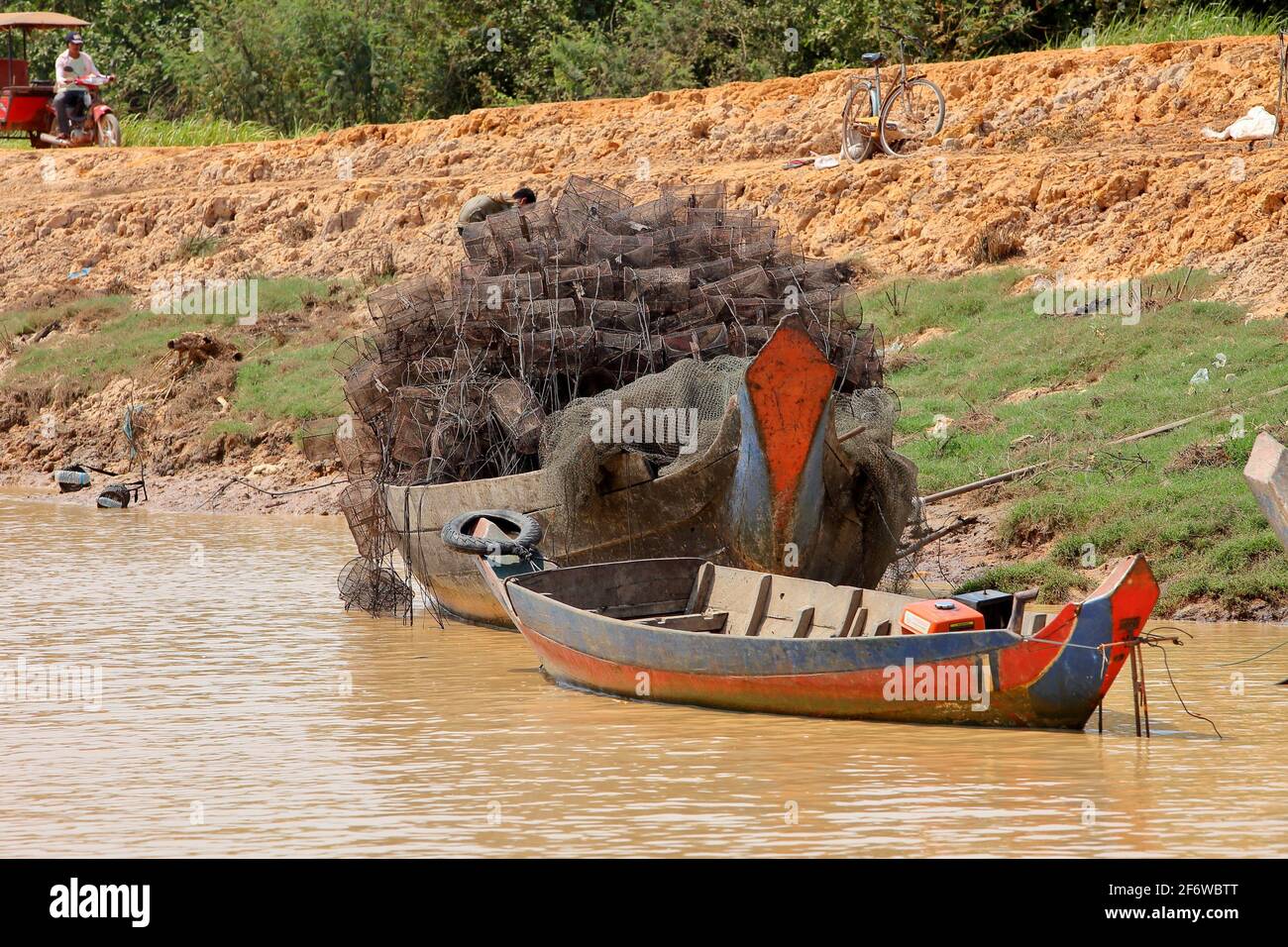 Cambodia floating house dry hi-res stock photography and images - Alamy
