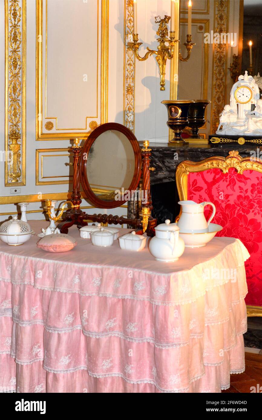 Louis Xv Furniture High Resolution Stock Photography and Images - Alamy