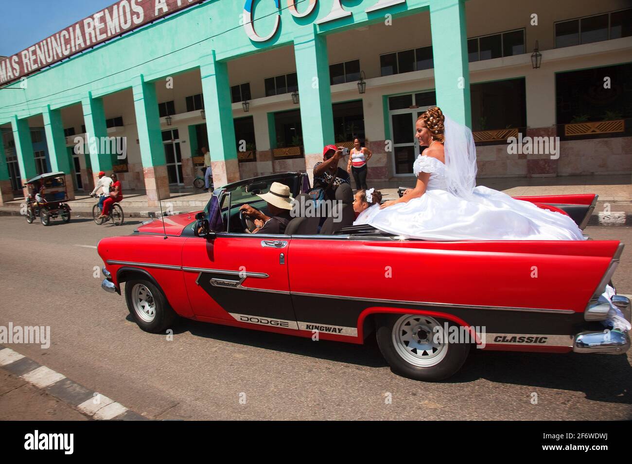Marriage vehicle hi-res stock photography and images - Alamy