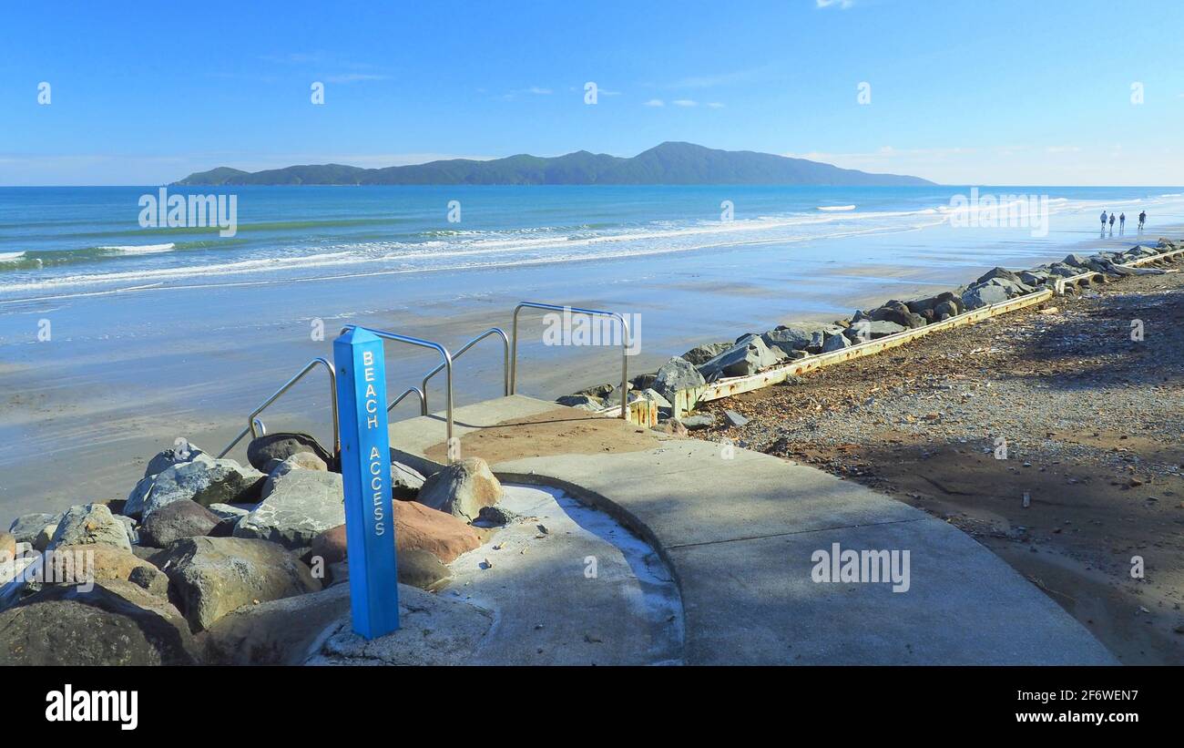 Kapiti Island from Raumati beach at low tide Stock Photo - Alamy