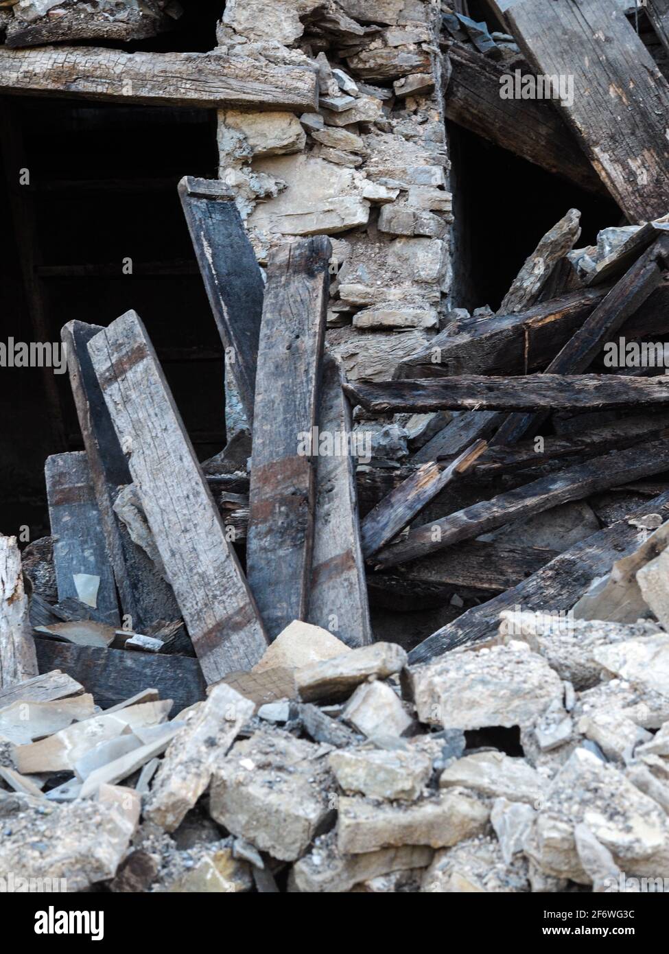 Quake roof collapse hi-res stock photography and images - Alamy