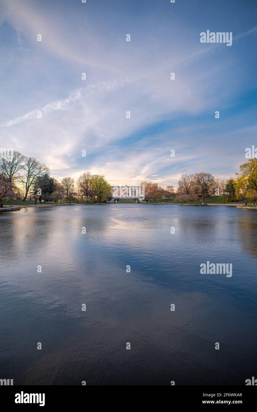 Cleveland Museum of art on wade lagoon Stock Photo - Alamy